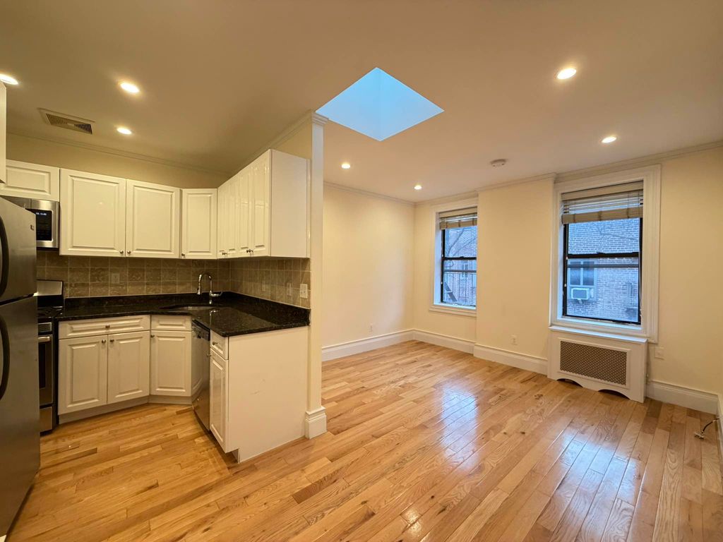 150 W 21st St #6W, New York, NY 10011 | Trulia