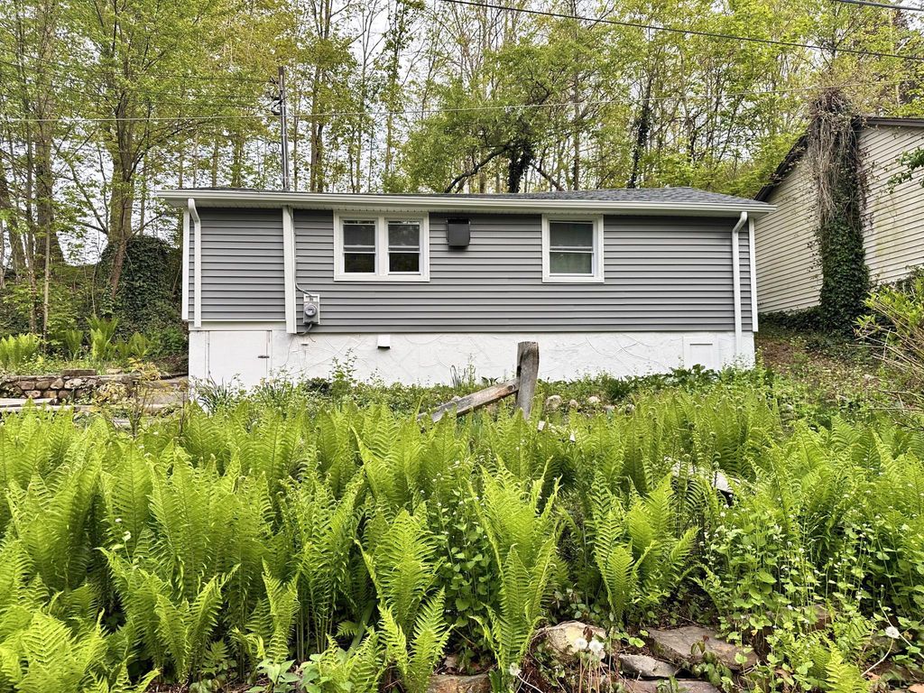 10 Apple Trl, Oak Ridge, NJ 07438 | Trulia