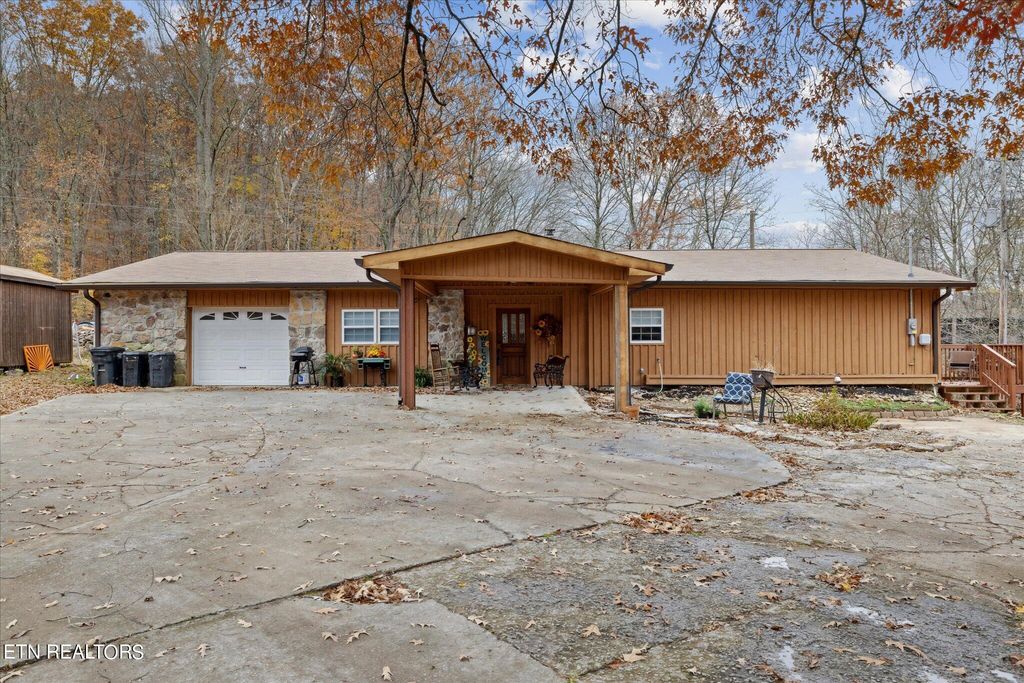 1453 Offutt Rd, Clinton, TN 37716 - See Est. Value, Schools & More