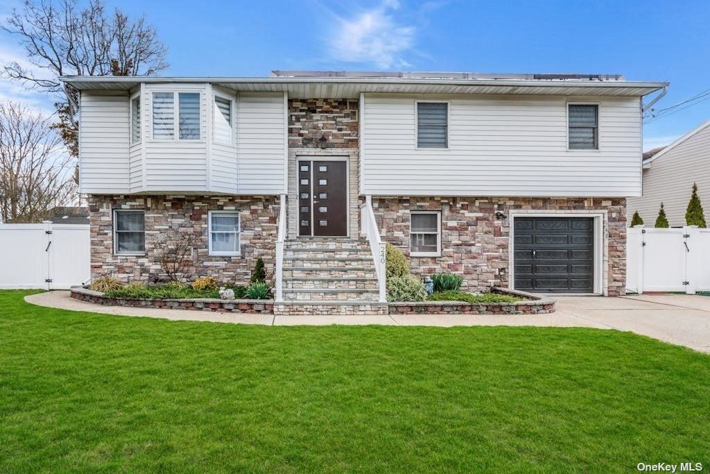 240 N Broome Avenue, Lindenhurst, NY 11757 | Trulia