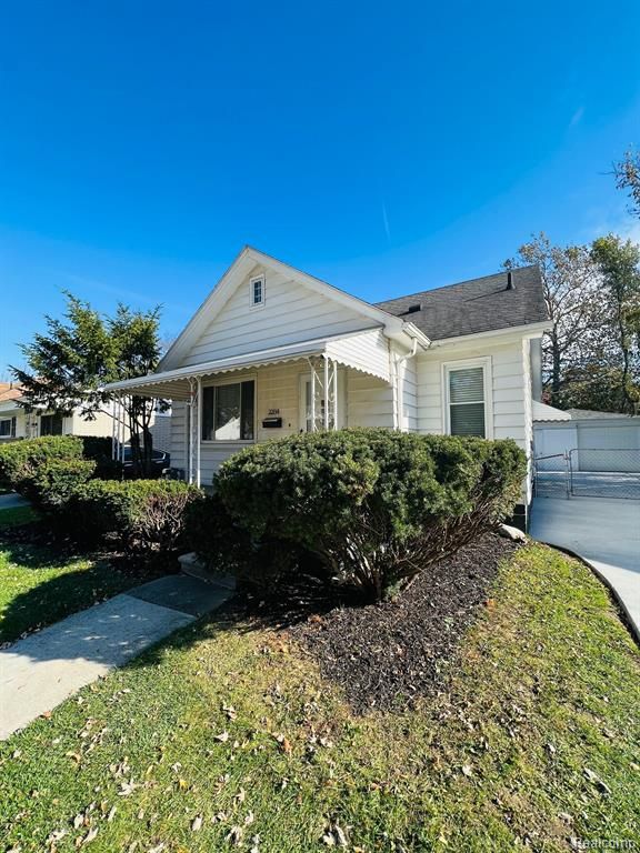 22134 Hayes Rd, Eastpointe, MI 48021 - See Est. Value, Schools & More