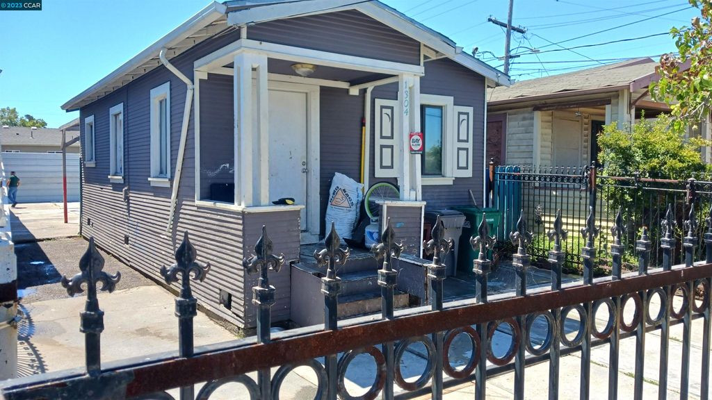 1304 84th Ave, Oakland, CA 94621 - See Est. Value, Schools & More