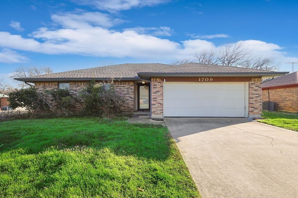 1709 Broadway St, Denton, TX 76201 | MLS# 20535984 | Trulia