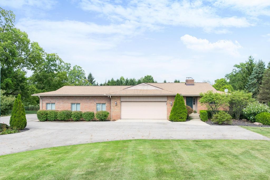 1660 W Powell Rd, Powell, OH 43065 - See Est. Value, Schools & More