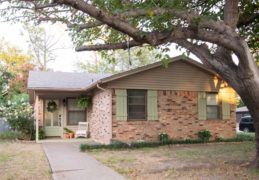 402 Vicki St, Keller, TX 76248 - See Est. Value, Schools & More