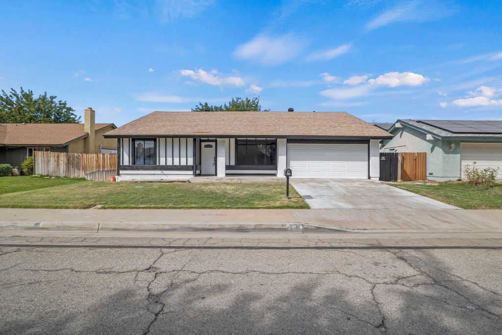 533 E Avenue J5, Lancaster, CA 93535 - See Est. Value, Schools & More
