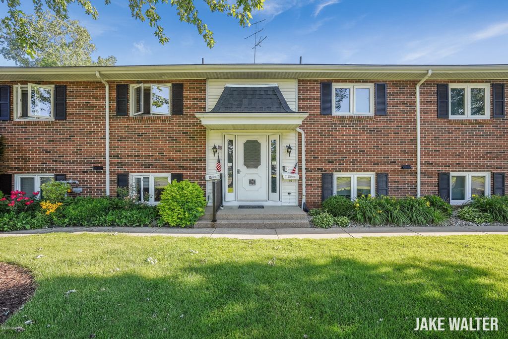 695 Andover St SE, Kentwood, MI 49548 - See Est. Value, Schools & More