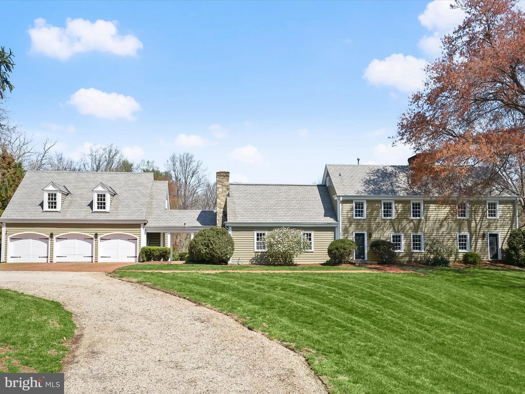 8824 Gallant Green Dr, Mc Lean, VA 22102 - See Est. Value, Schools & More