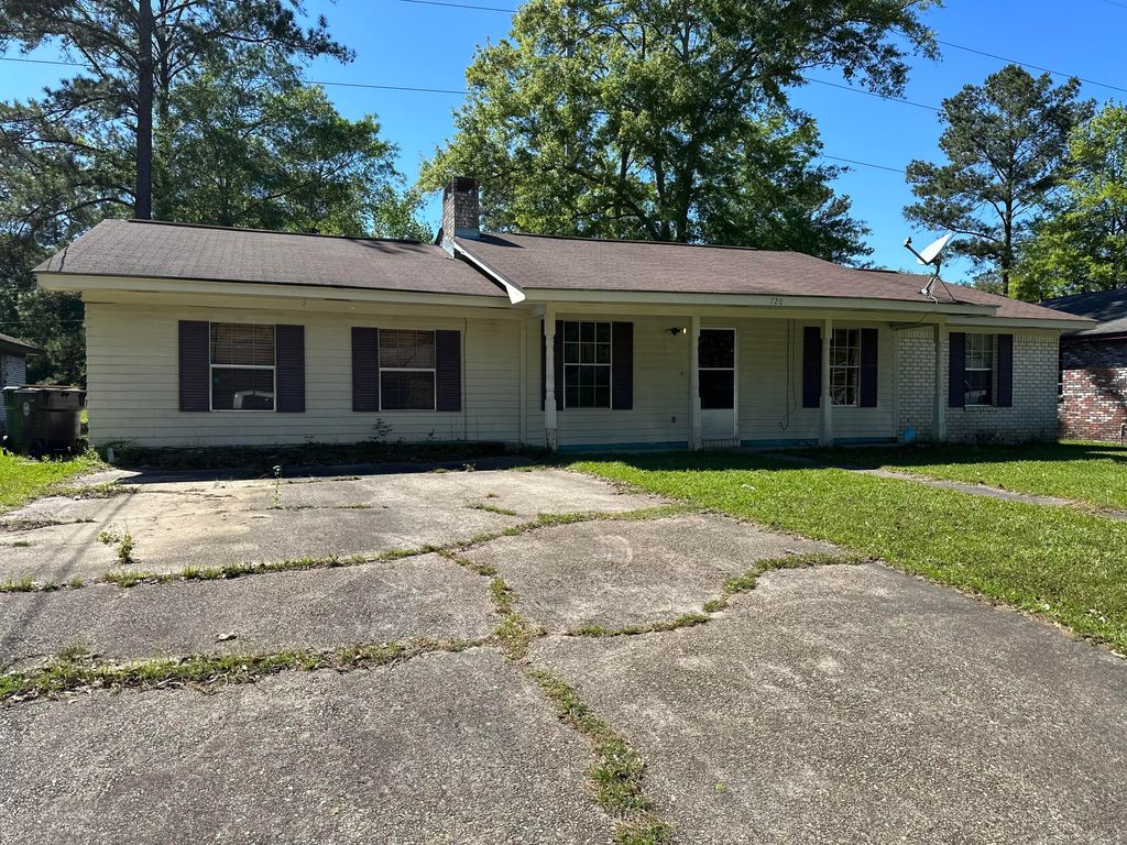 720 Longstreet Dr, Hattiesburg, MS 39401 - See Est. Value, Schools & More