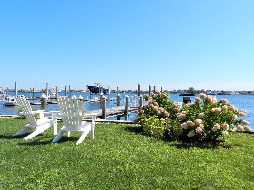 65 Monmouth Pkway, Monmouth Beach, NJ 07750 - See Est. Value, Schools ...