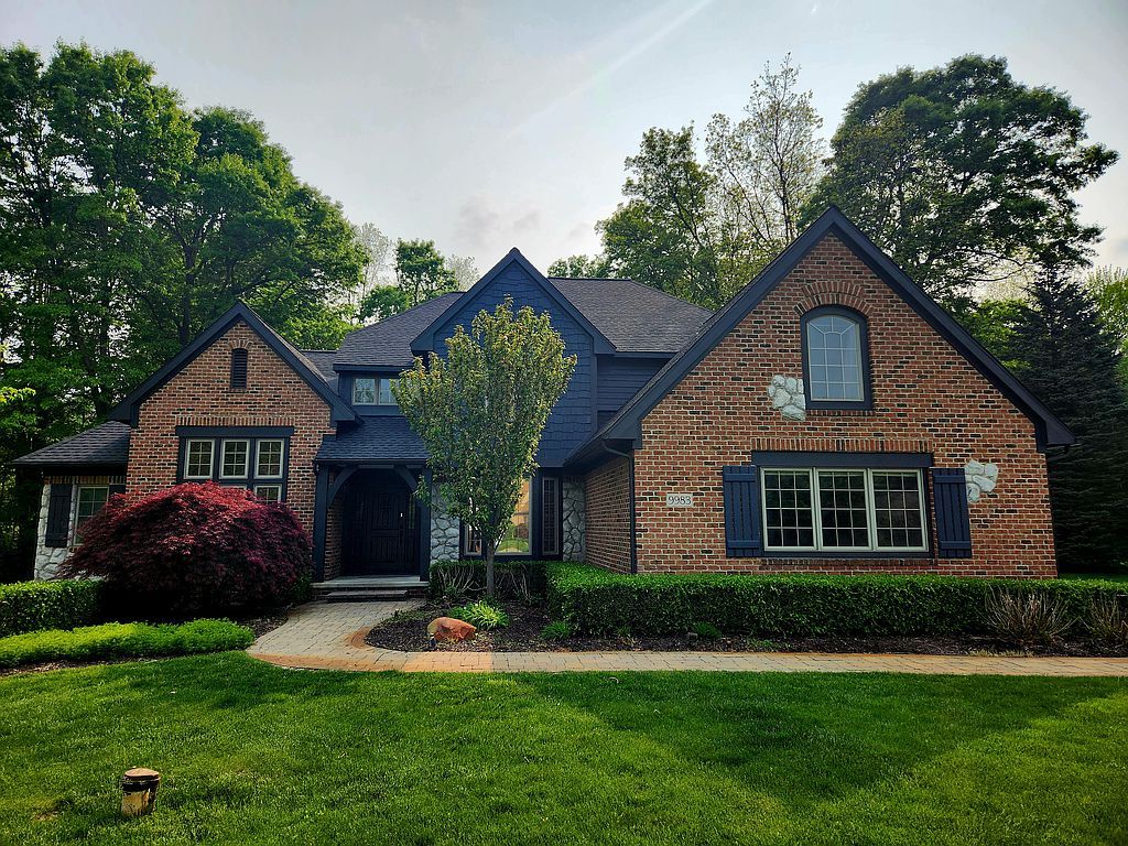 9983 Oak Valley Dr, Clarkston, MI 48348 - See Est. Value, Schools & More