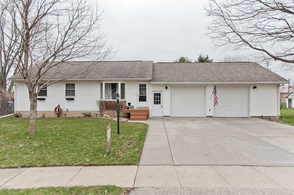 315 E South St, Lisbon, IA 52253 - See Est. Value, Schools & More