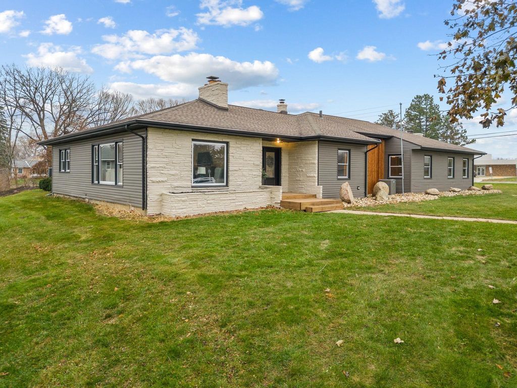 3434 Tucson Dr, Cedar Falls, IA 50613 - See Est. Value, Schools & More