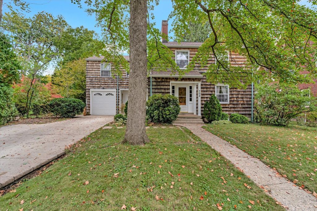 708 W Green St, Champaign, IL 61820 - See Est. Value, Schools & More