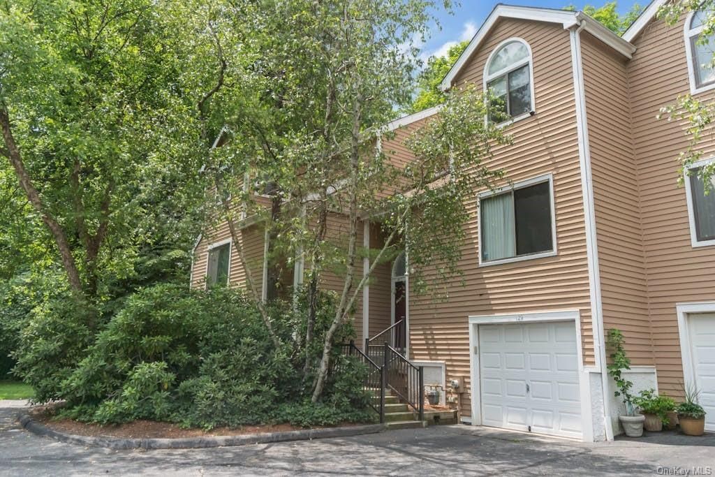 129 Bayberry Close, Chappaqua, NY 10514 - See Est. Value, Schools & More