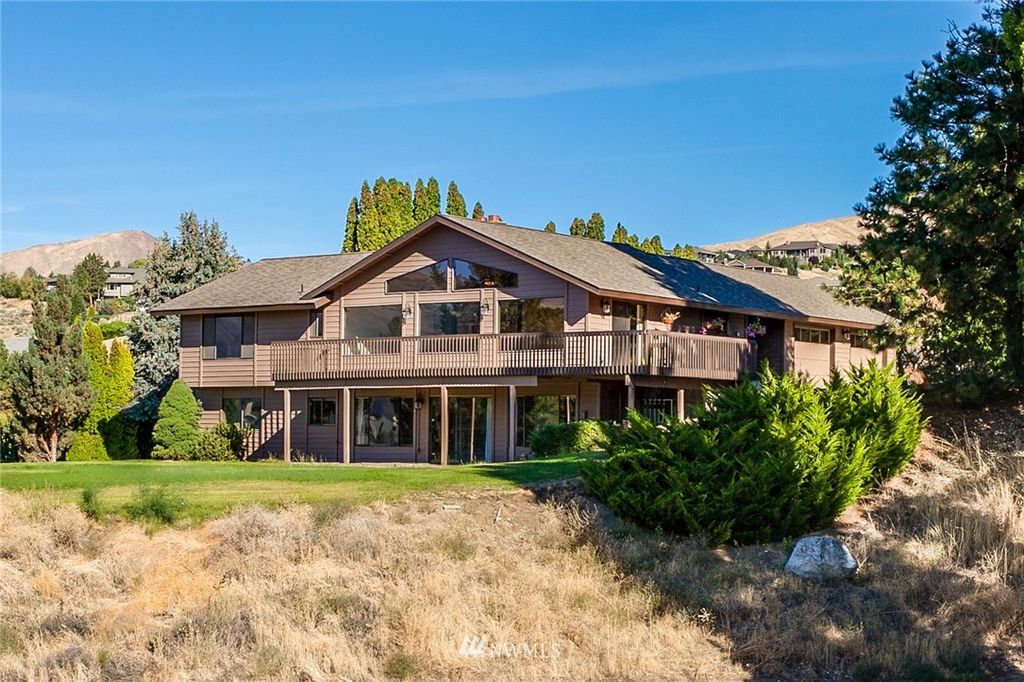 135 Heather Lane, Wenatchee, WA 98801 - See Est. Value, Schools & More
