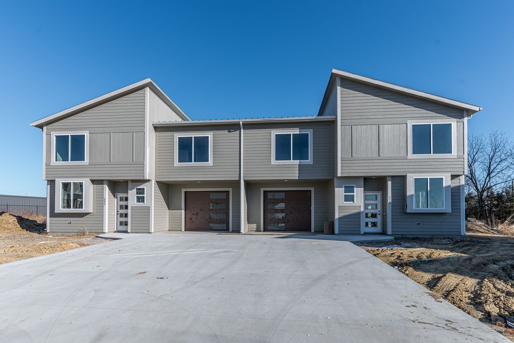 220 N McGee St, Tonganoxie, KS 66086 - Trulia | Trulia