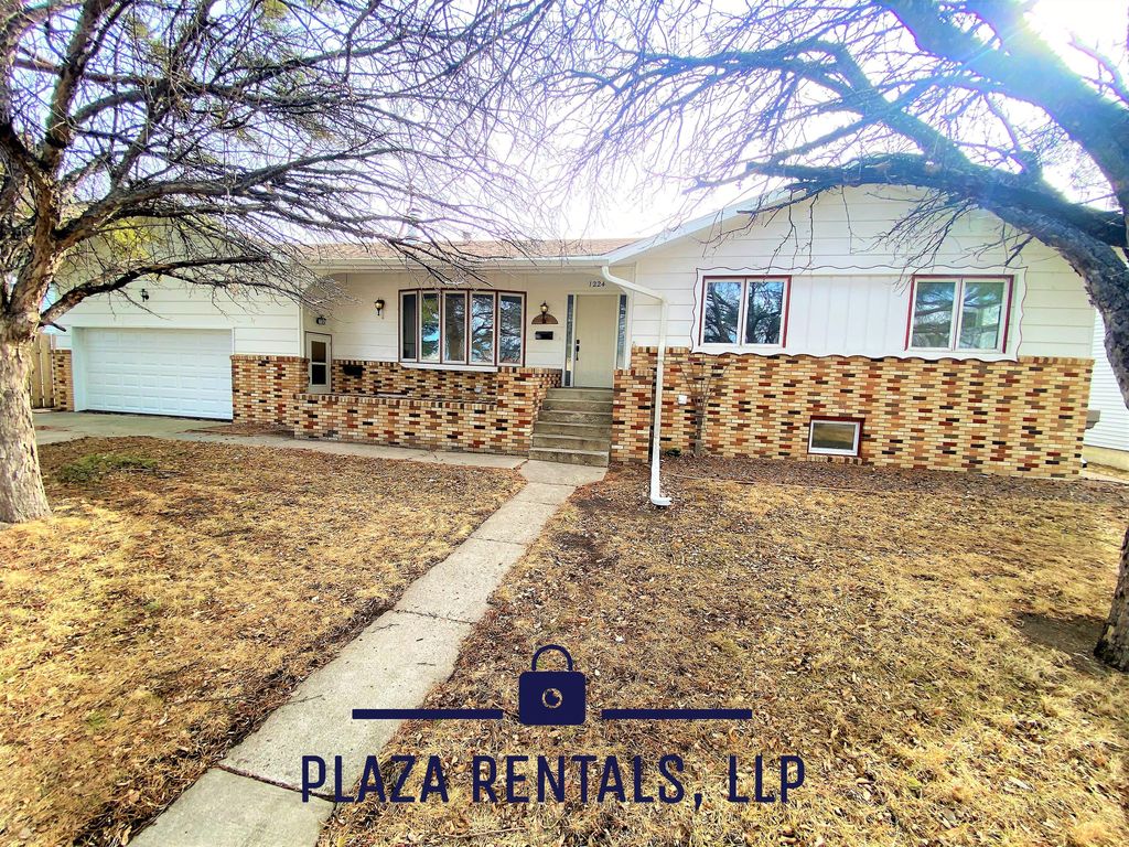 1224 N Lloyd St #1, Aberdeen, SD 57401 - See Est. Value, Schools & More