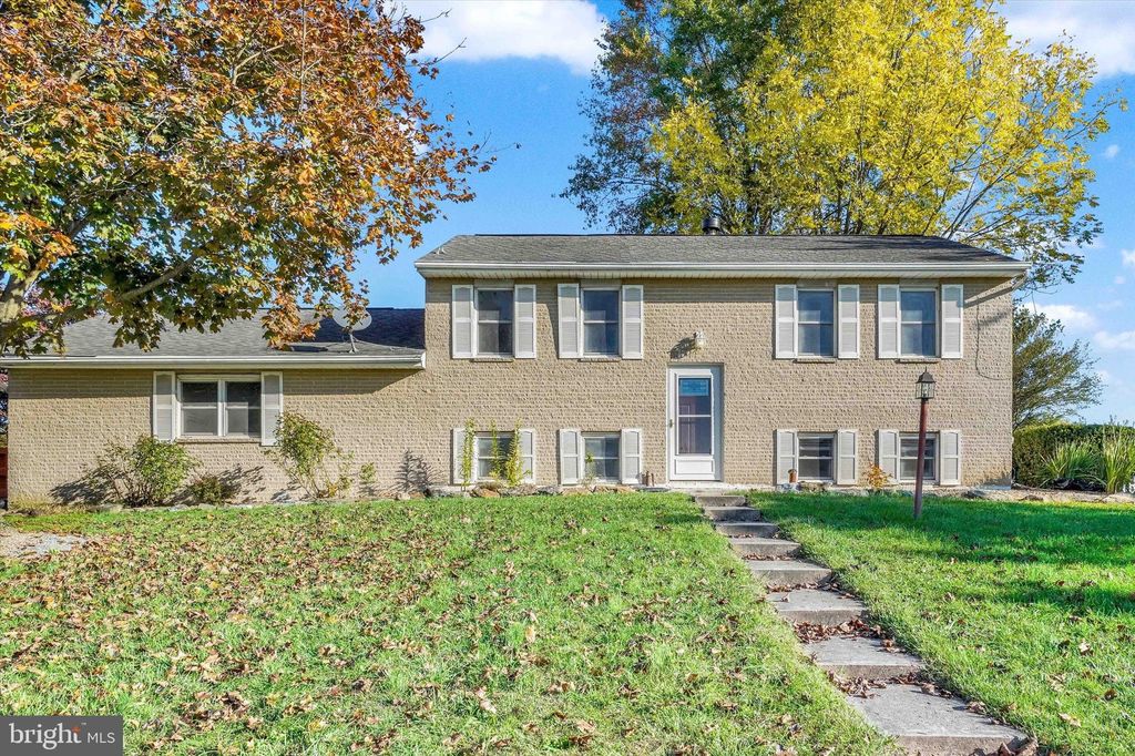 3061 Greenfield Dr, Dover, PA 17315 - See Est. Value, Schools & More