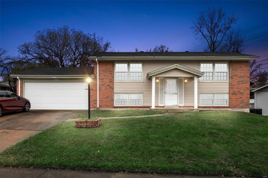 12438 Dawn Hill Dr, Maryland Heights, MO 63043 - See Est. Value ...