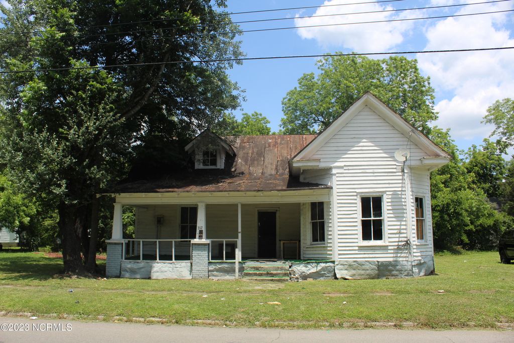 212 W First Street, Ahoskie, NC 27910 - See Est. Value, Schools & More