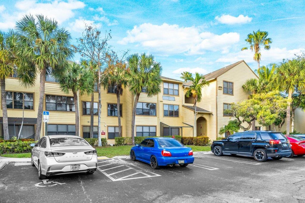 2305 N Congress Ave #18, Boynton Beach, FL 33426 | MLS# RX-10956462 ...