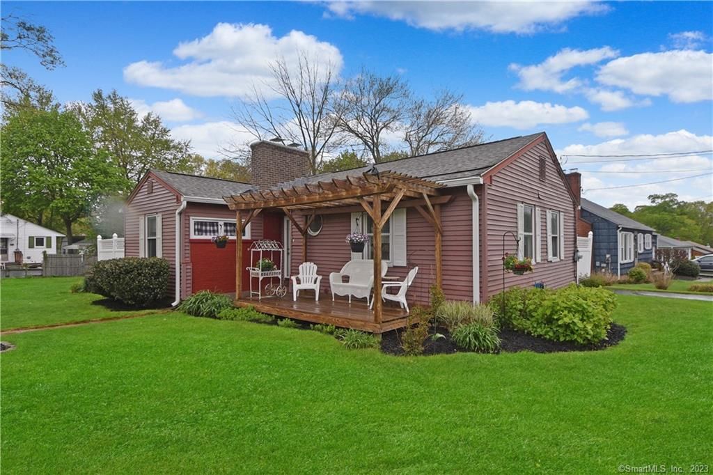 5 Holiday Hill Road, Meriden, CT 06450 - See Est. Value, Schools & More