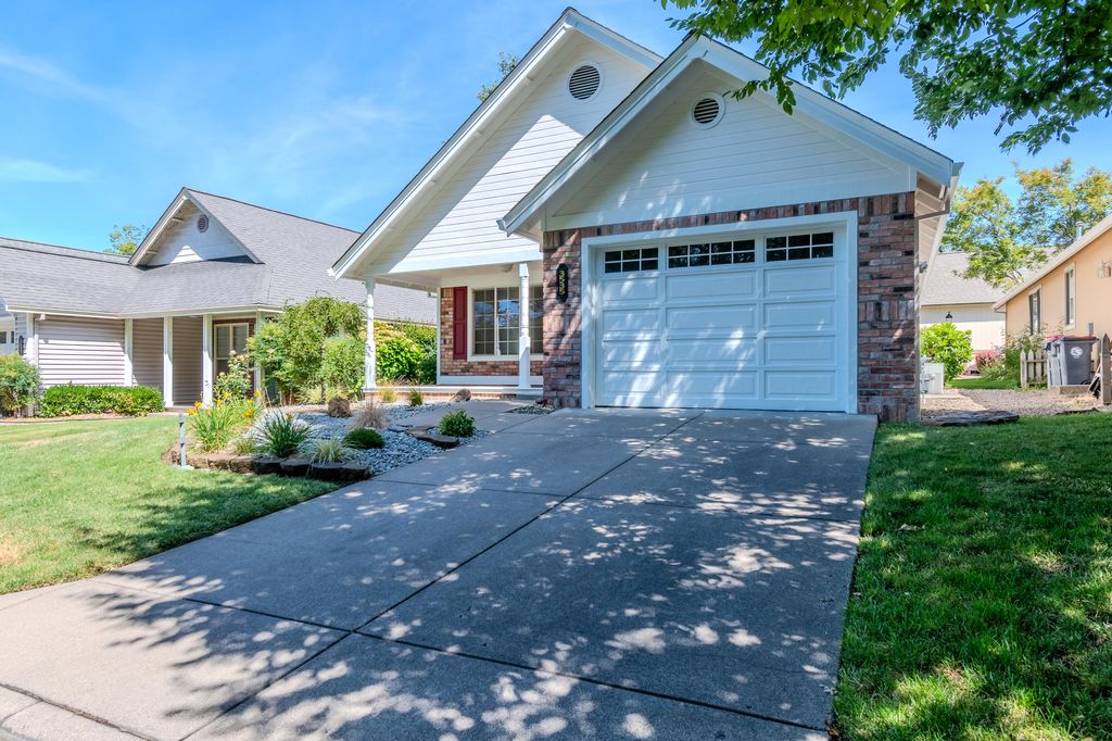 3535 Southvillage Dr, Medford, OR 97504 - See Est. Value, Schools & More