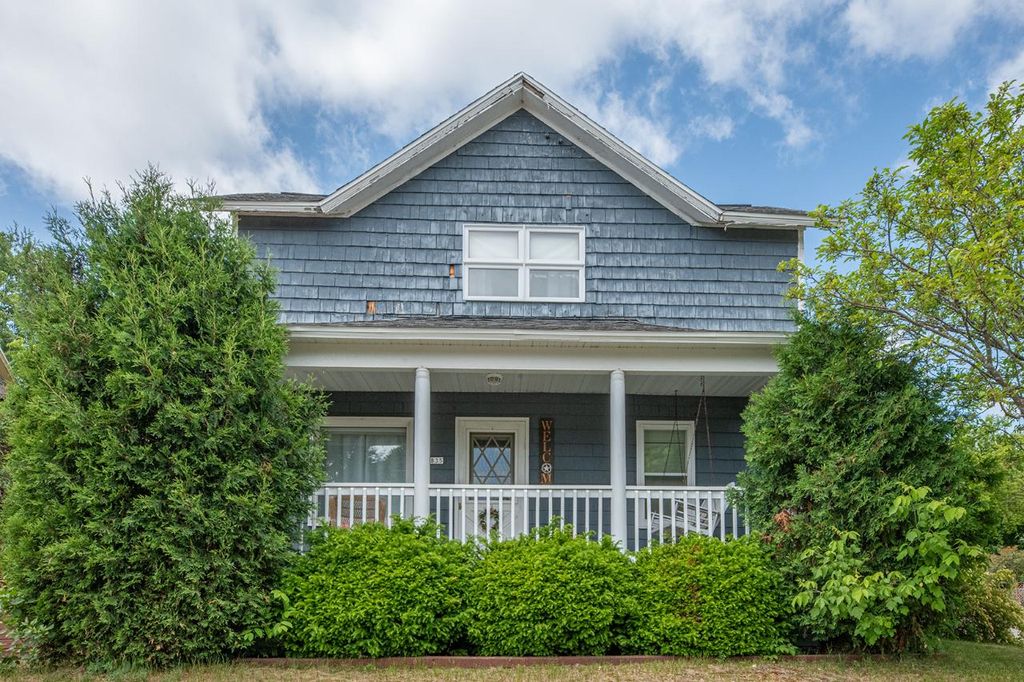 835 Mason St, Rhinelander, WI 54501 - See Est. Value, Schools & More