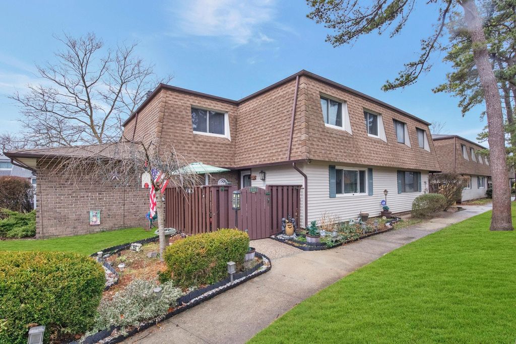 256 Feller Dr, Central Islip, NY 11722 | Trulia