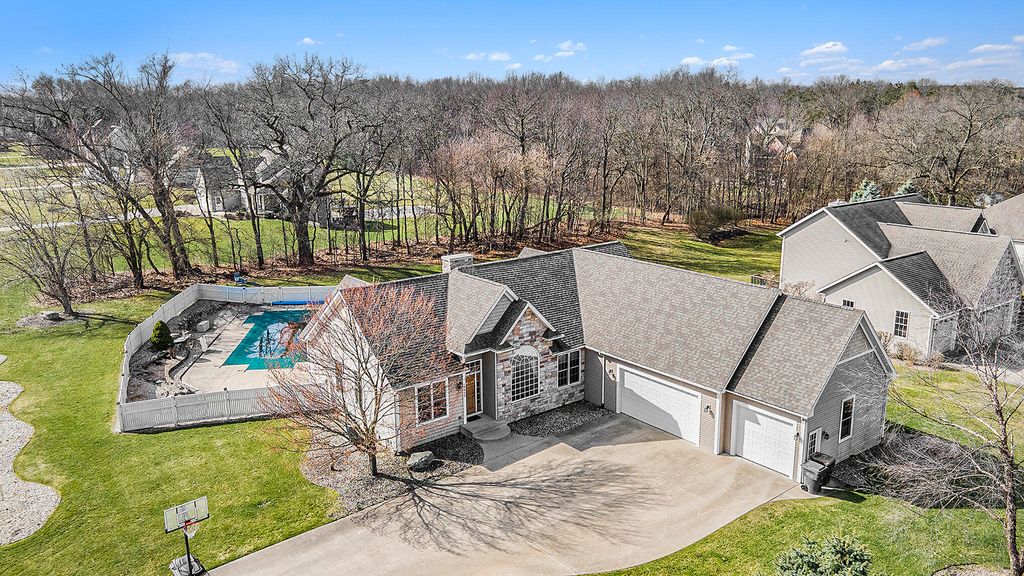 10853 Deerfield Trl, Kalamazoo, MI 49009 - See Est. Value, Schools & More