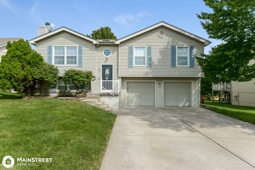 108 E Remington Ter, Raymore, MO 64083 - See Est. Value, Schools & More