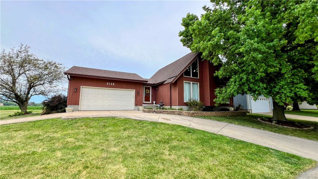 2102 E Mill Stone Rd, Decatur, IL 62526 - See Est. Value, Schools & More