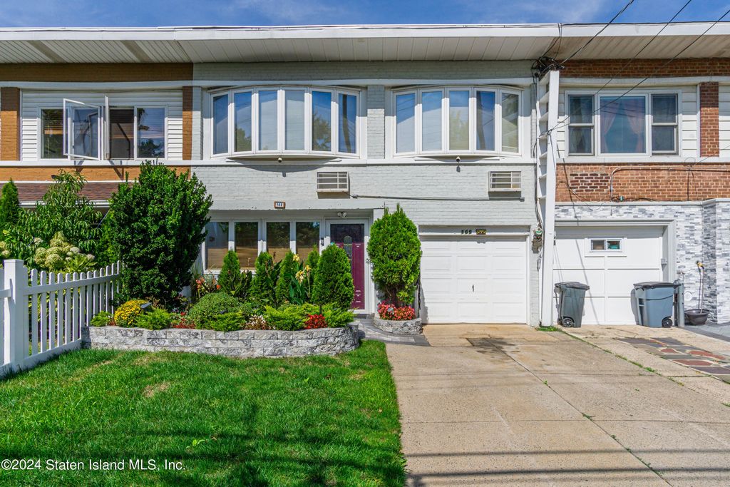 169 Jules Dr, Staten Island, NY 10314 - See Est. Value, Schools & More