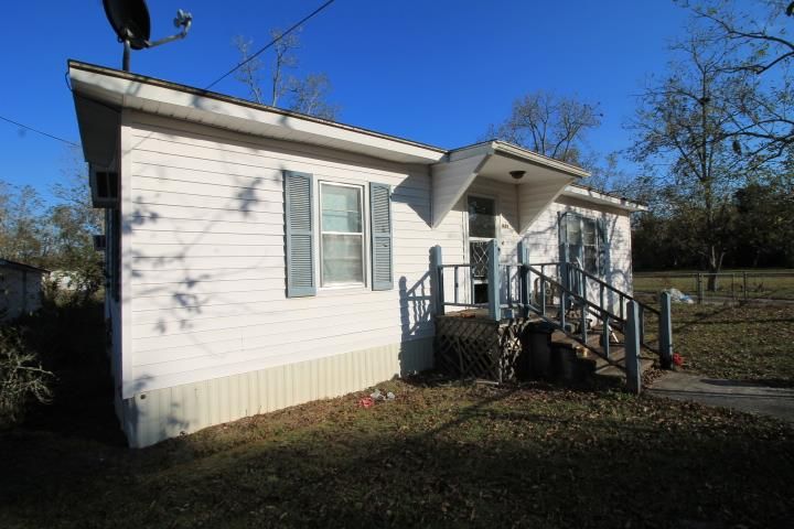 1609 Hall St, Waycross, GA 31503 | MLS# 21134 | Trulia