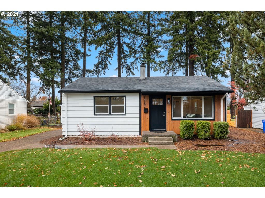 12107 NE Broadway St, Portland, OR 97220 - See Est. Value, Schools & More