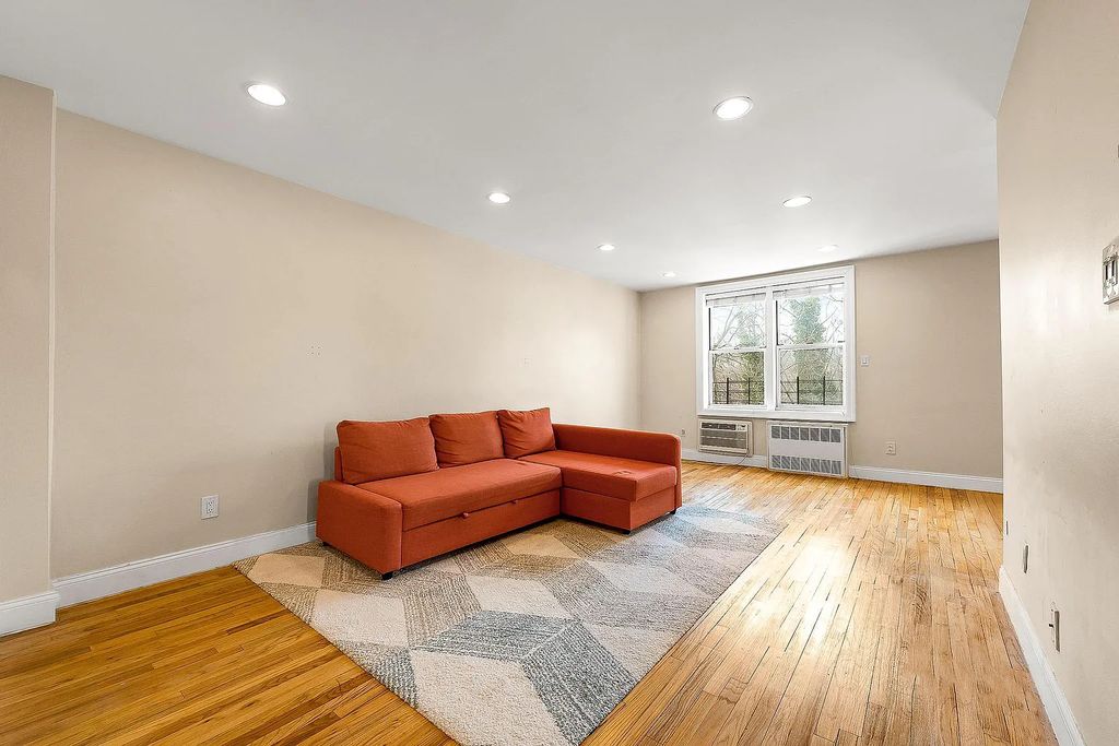 67-50 Thornton Pl #4L, Forest Hills, NY 11375 | Trulia