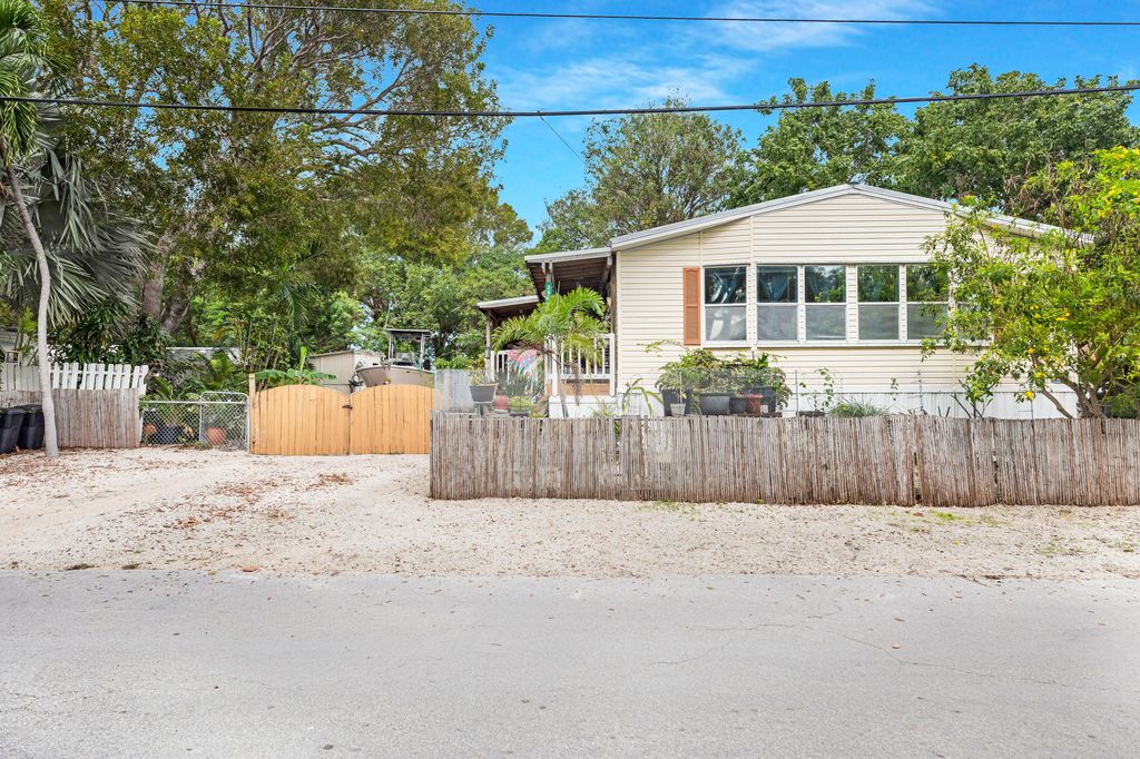 292 Ryan Ave, Key Largo, FL 33037 - See Est. Value, Schools & More