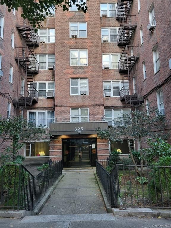 325 E 201 Street UNIT 2 H, Bronx, NY 10458 | Trulia