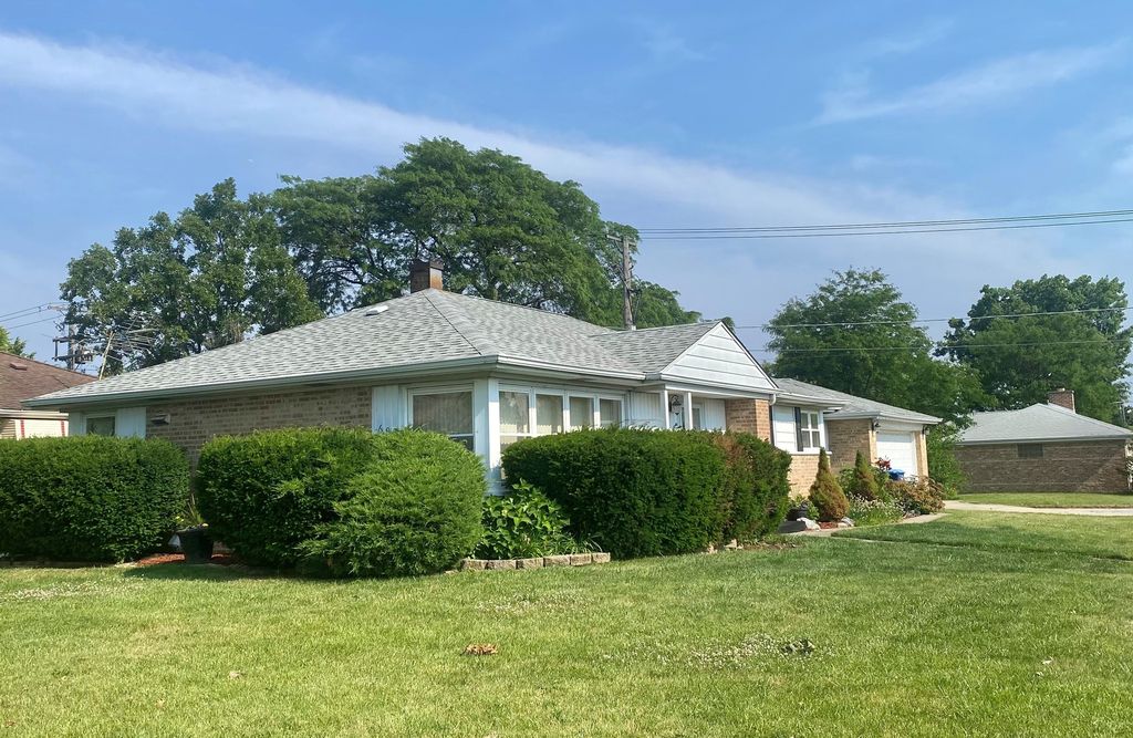 692 E Algonquin Rd, Des Plaines, IL 60016 - See Est. Value, Schools & More