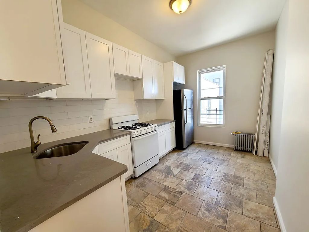 2107 Arthur Ave #1, Bronx, NY 10457 - See Est. Value, Schools & More