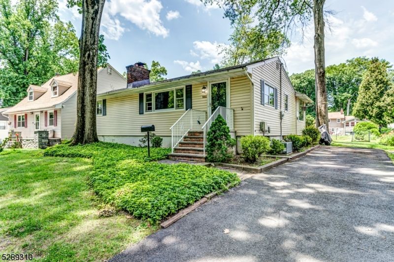568 Parkview Ave, North Plainfield, NJ 07063 - See Est. Value, Schools ...