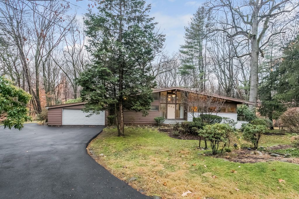 3 Country Ridge Close, Rye Brook, NY 10573 - See Est. Value, Schools & More