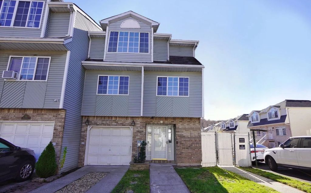 48 Robin Ct #1, Staten Island, NY 10309 - See Est. Value, Schools & More