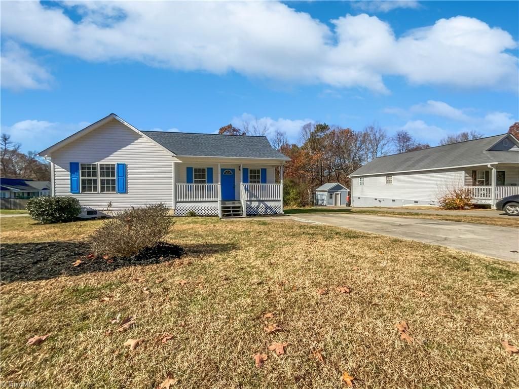 385 Meadow Lark Ln, Thomasville, NC 27360 - See Est. Value, Schools & More