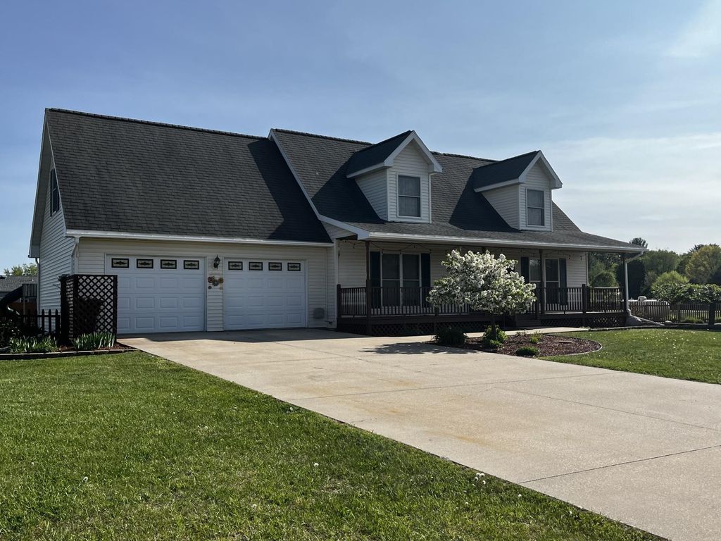 9550 Middle Dr, Farwell, MI 48622 - See Est. Value, Schools & More