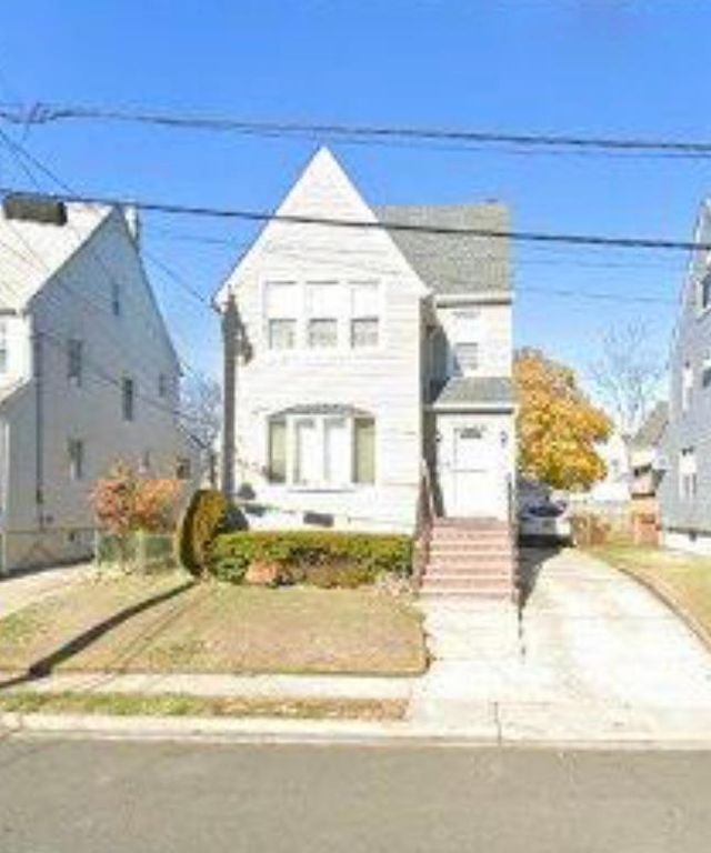 49 Munro Blvd, Valley Stream, NY 11581 - See Est. Value, Schools & More