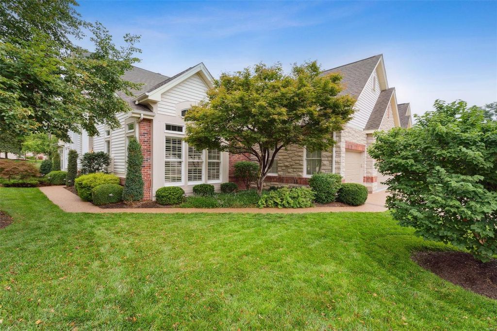 818 Stonebluff Ct, Chesterfield, MO 63005 - See Est. Value, Schools & More