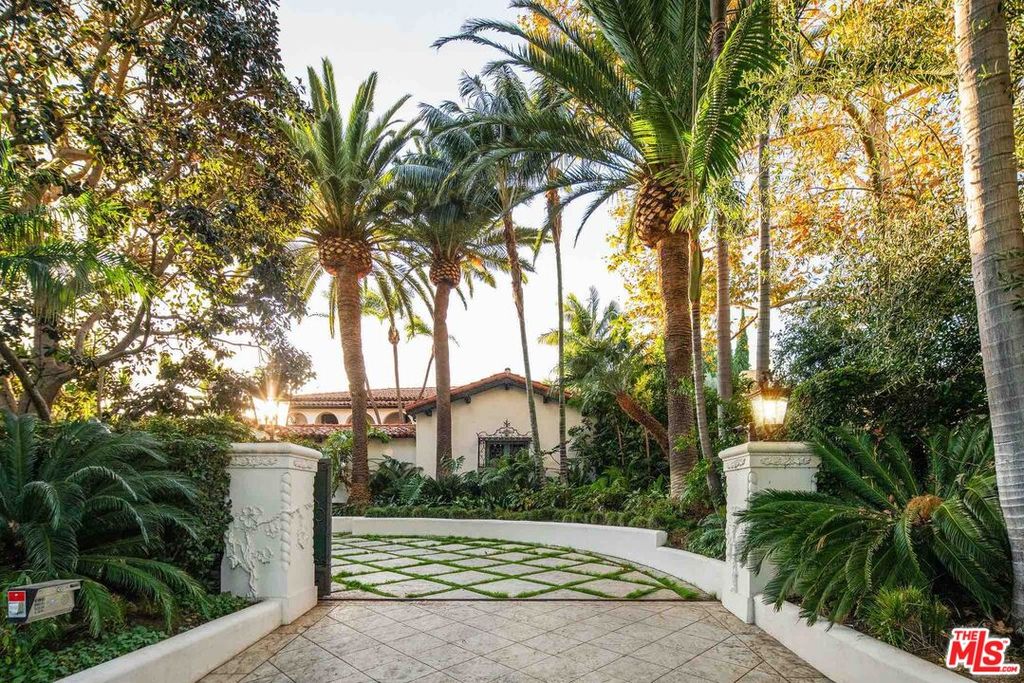 1013 N Roxbury Dr, Beverly Hills, CA 90210 - See Est. Value, Schools & More