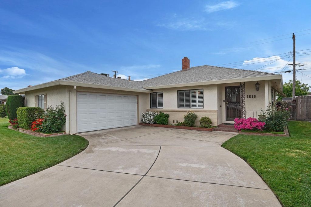 1618 W Locust St, Lodi, CA 95242 - See Est. Value, Schools & More